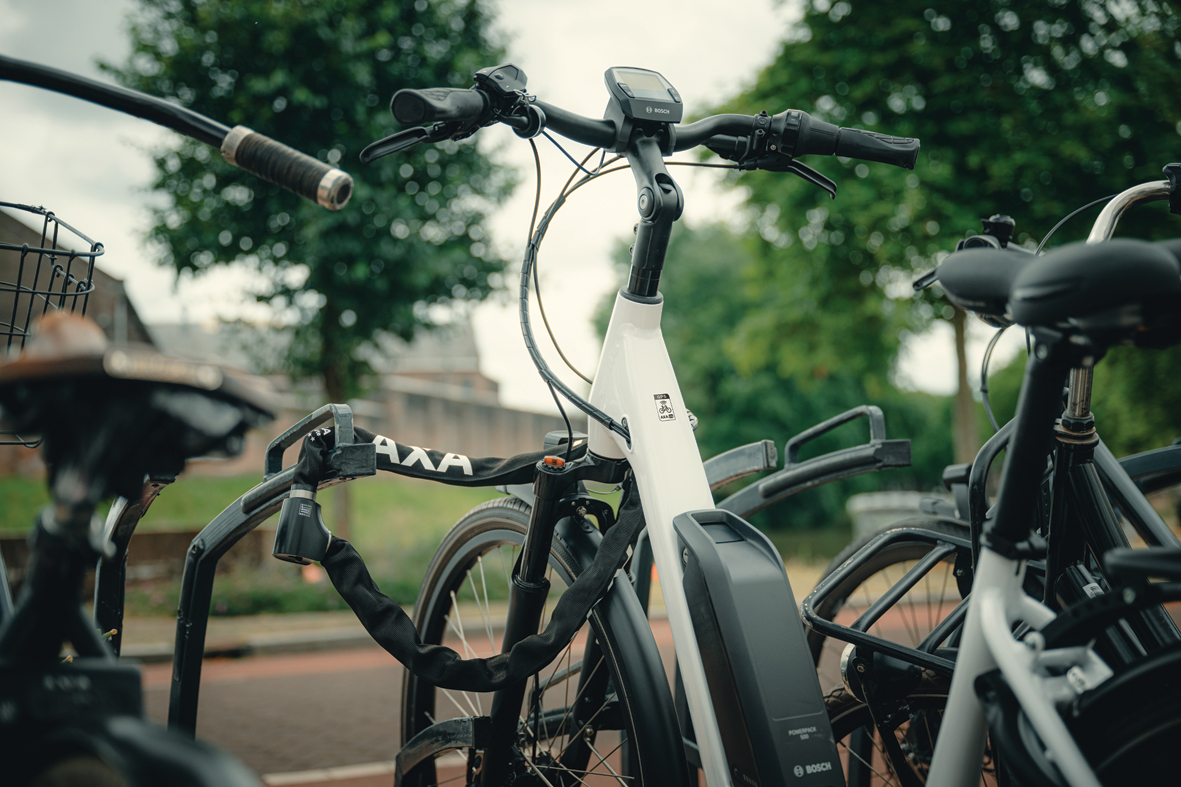 AXA-IN Smart Guard gps-tracker | AXA Bike Security 🇬🇧